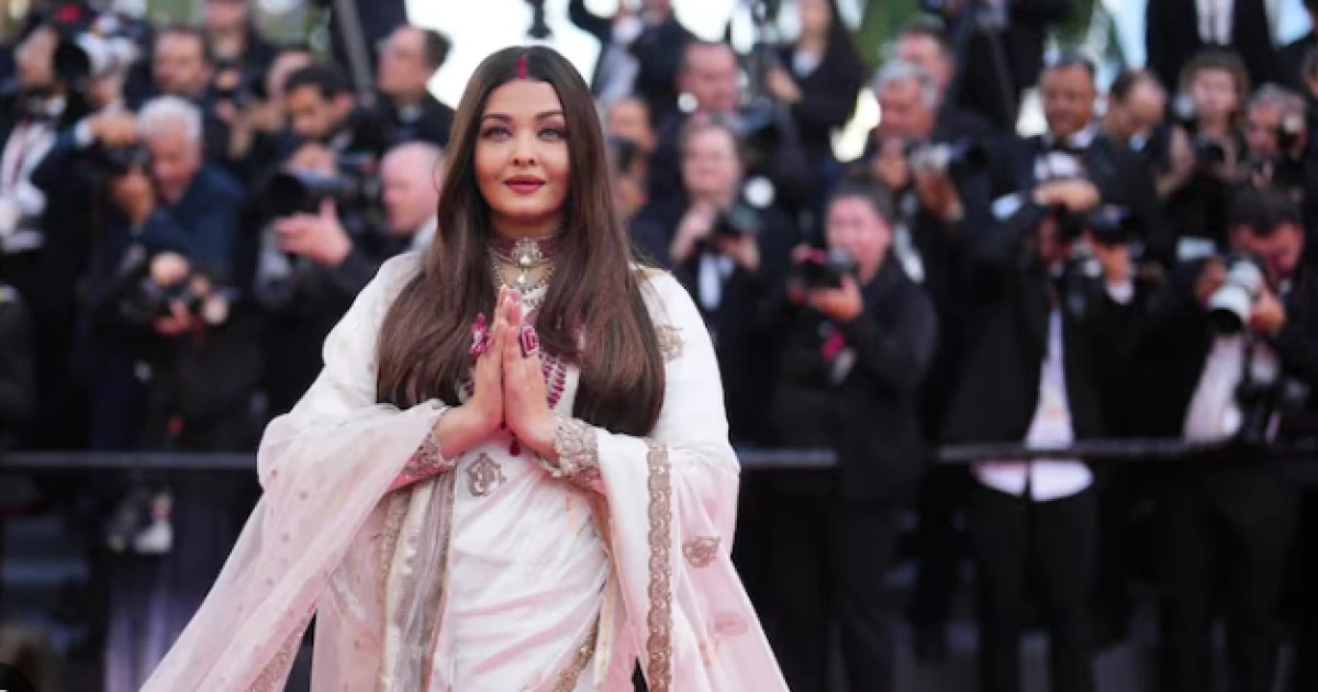"Paro in 2025": Aishwarya Rai Bachchan's Royal Cannes Saree Outfit ...